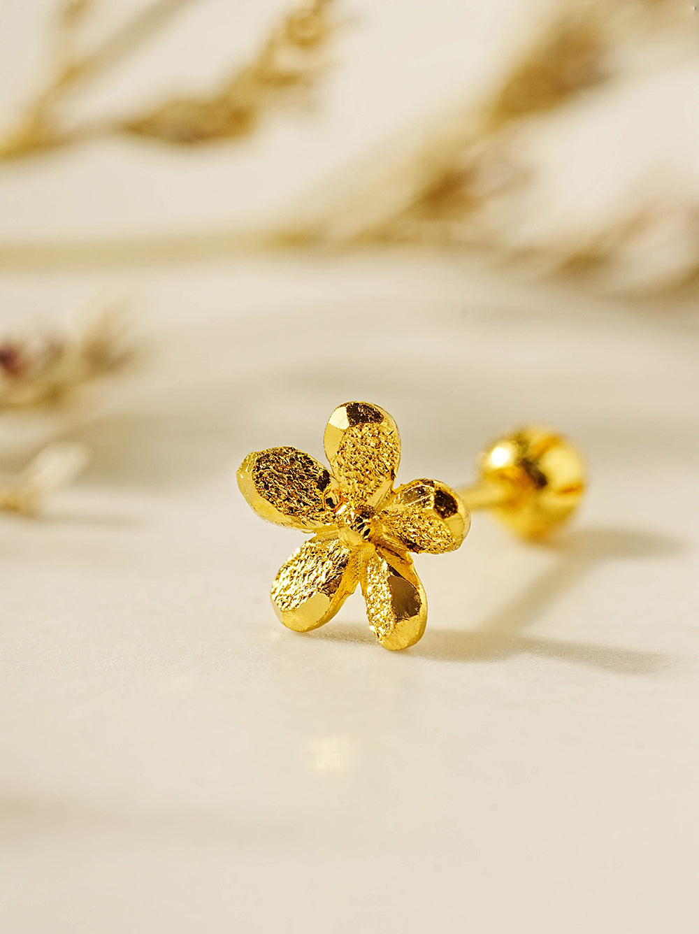 24K Gold Shine Flower Cartilage Earring 20G – MinimalBijoux