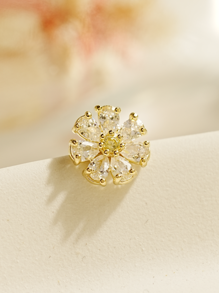 14K Gold Daily Shine Daisy Cartilage Earring 20G – MinimalBijoux