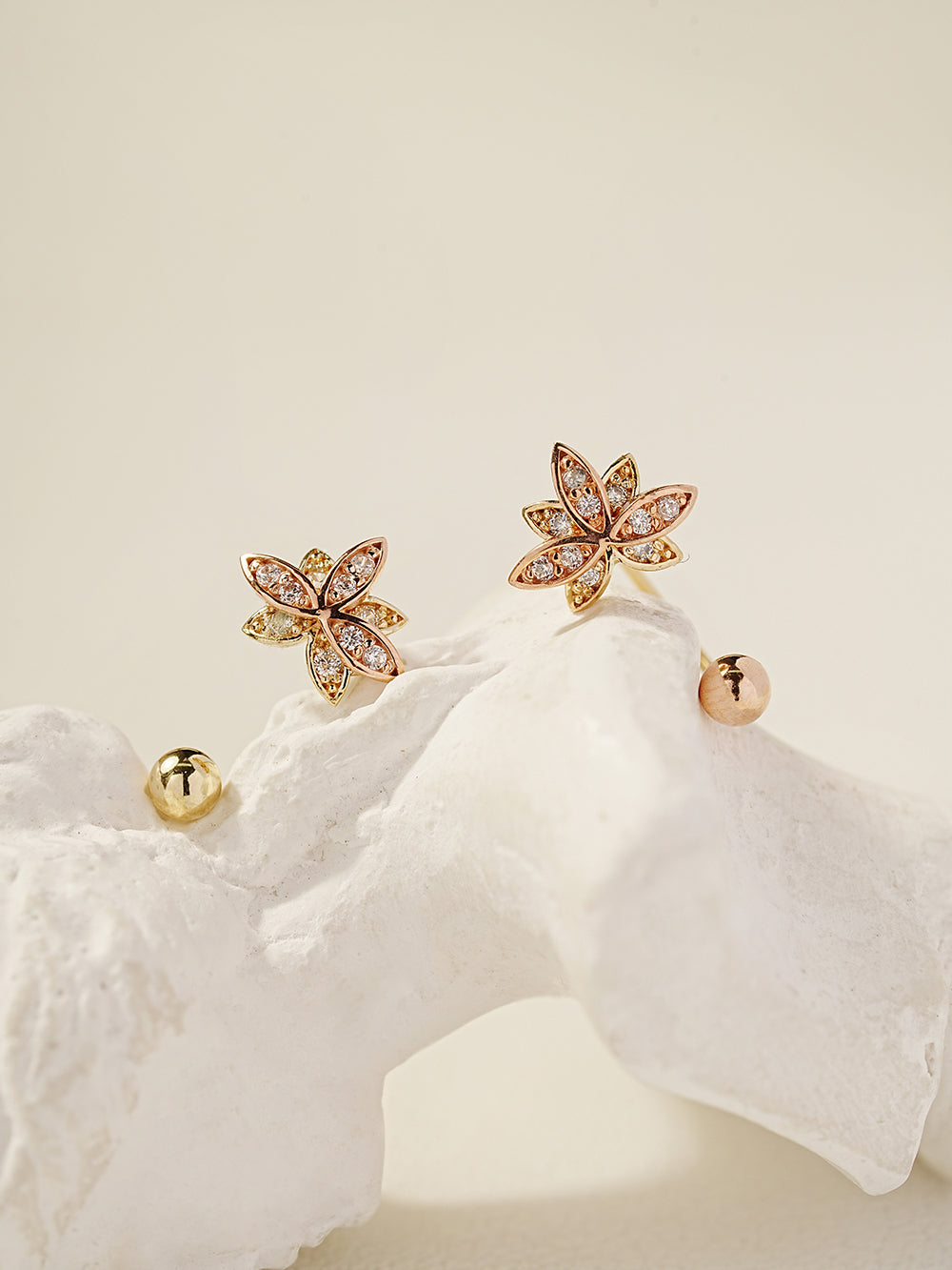 14K Gold Lotus Curve Piercing 20G – MinimalBijoux