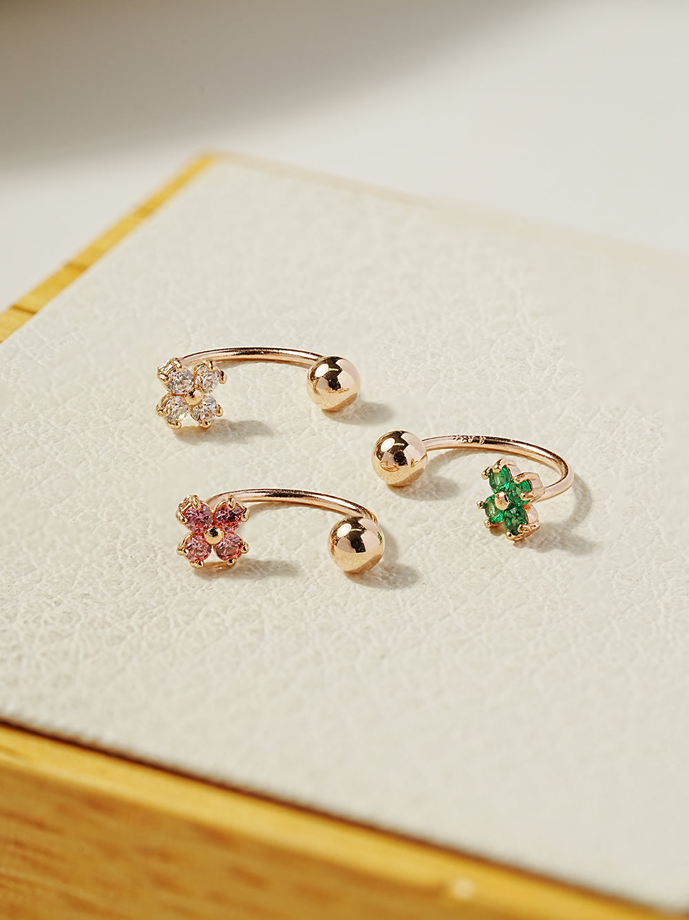 14K Gold Minimi Four Petal Flower Curve Piercing 20G – MinimalBijoux