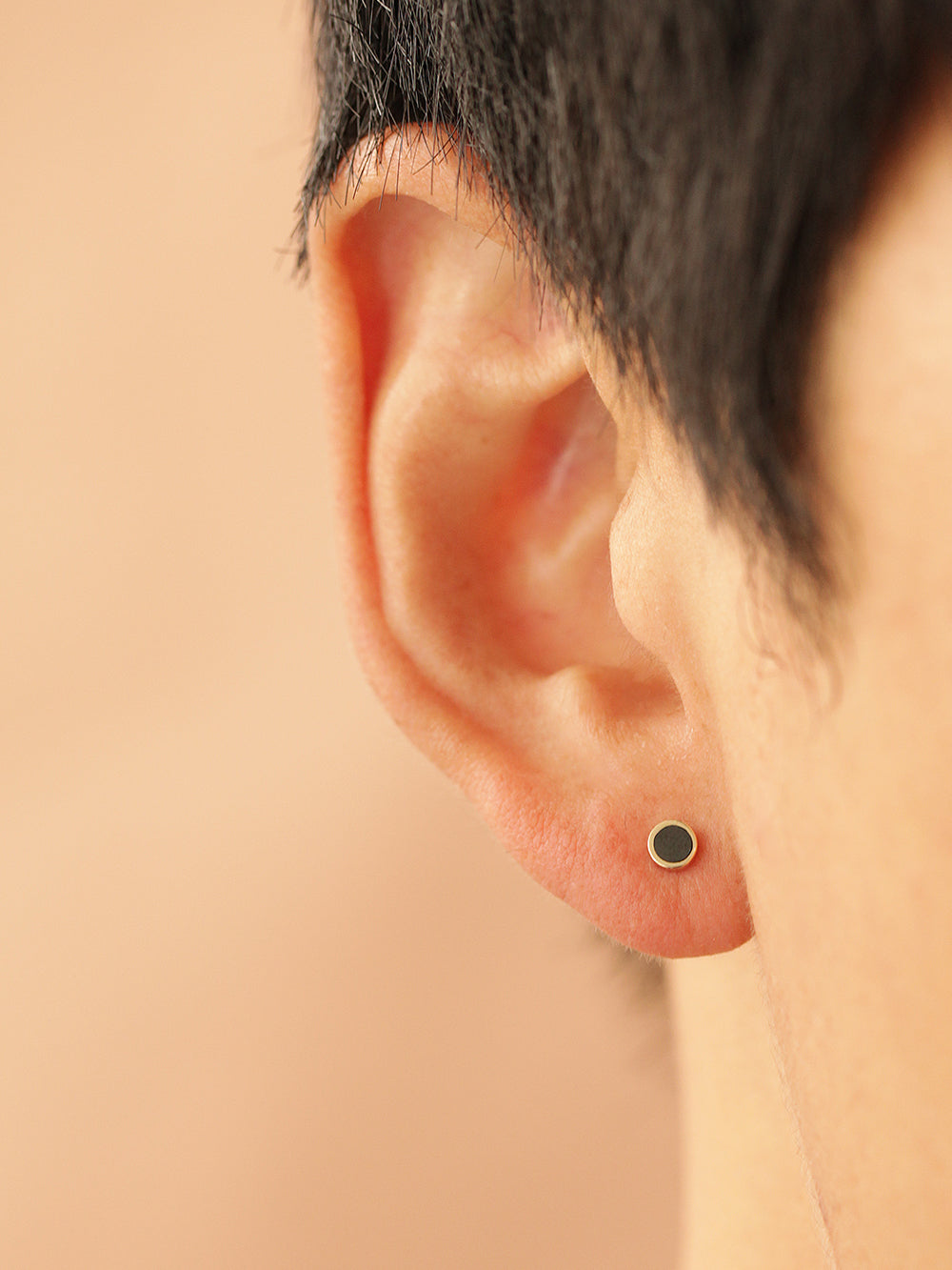14K Gold Daily Onyx Cartilage Earring 20G18G16G – MinimalBijoux
